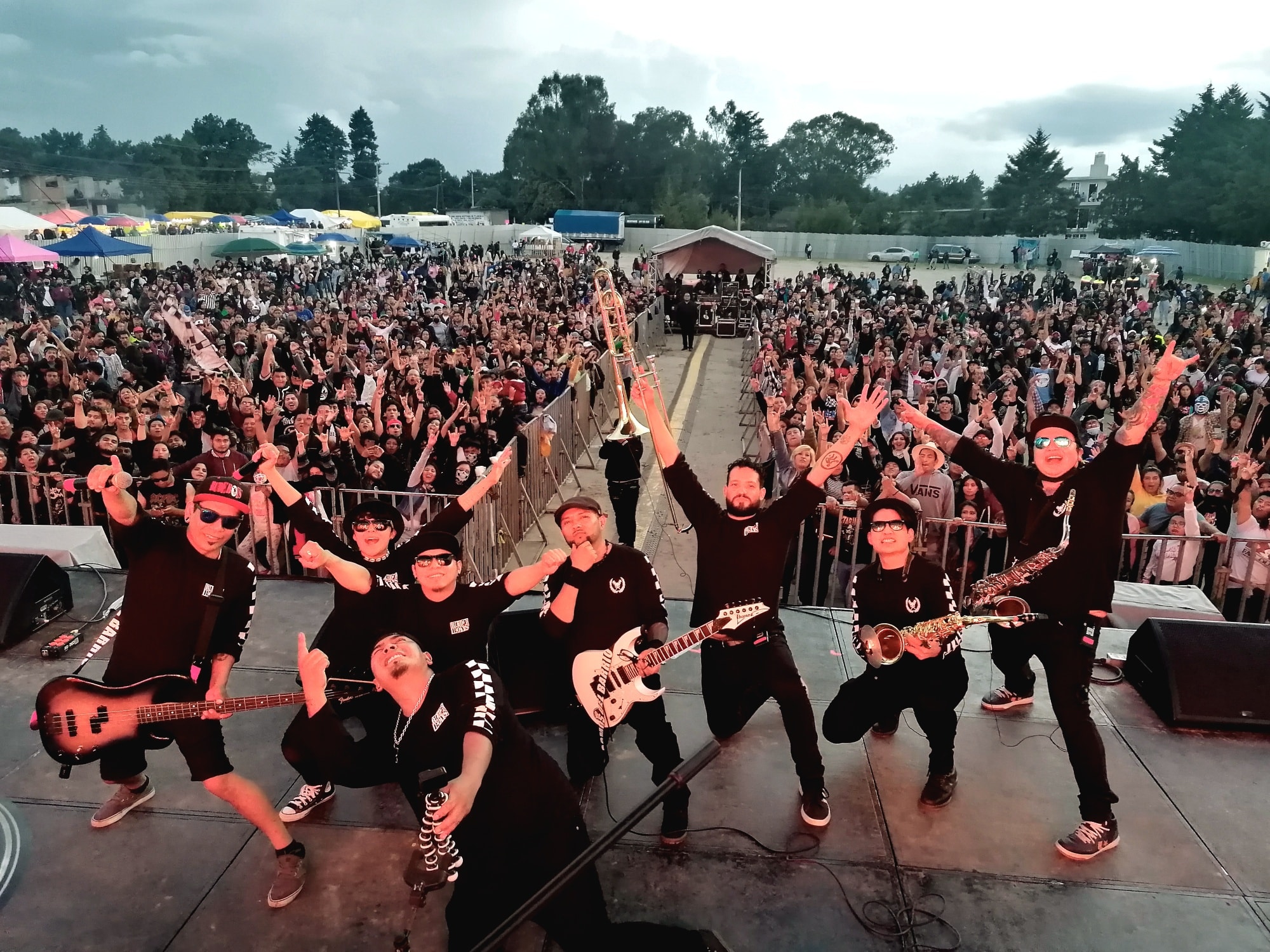 LOS RUDE BOYS: «RUDOS DESDE LA CUNA» – Rock & Historias